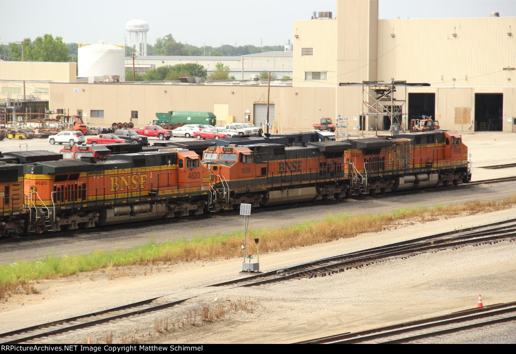 BNSF 4620 & BNSF 1059 & BNSF 5690